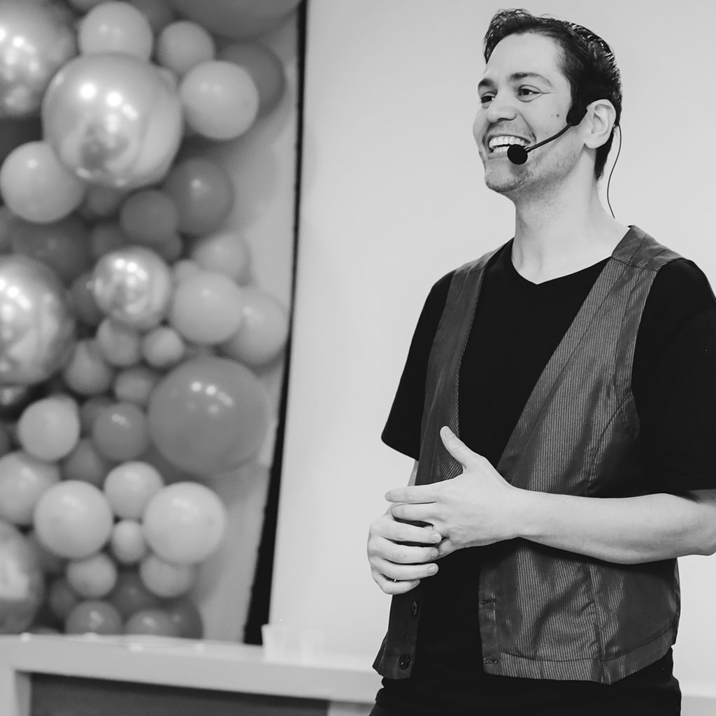 Raphael Lima: palestrante comportamental e mágico